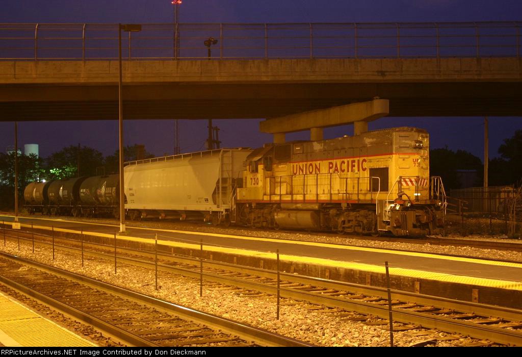 UPY 730 under the Wilson Street bridge